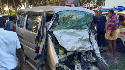 Father-son duo killed as van rams into mini-van in Tamil Nadu's Tirupur ...