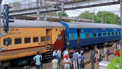 Uttar Pradesh: Panto snaps on Intercity, delays Shatabdi Express run | Kanpur News - Times of India