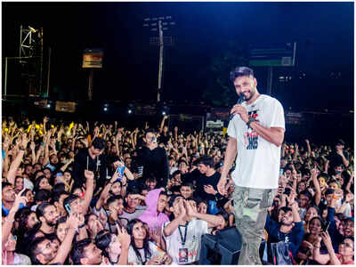 Despite heavy rains, students groove non-stop at Arjun Kanungo’s high ...
