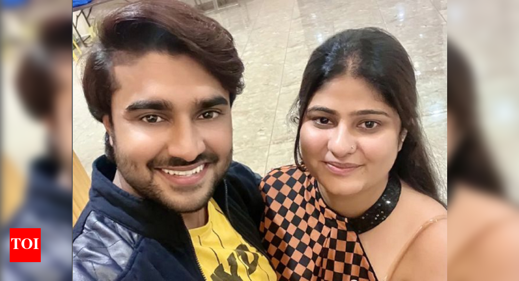 Pradeep Pandey Chintu shares a selfie with Neha Shree on her birthday ...