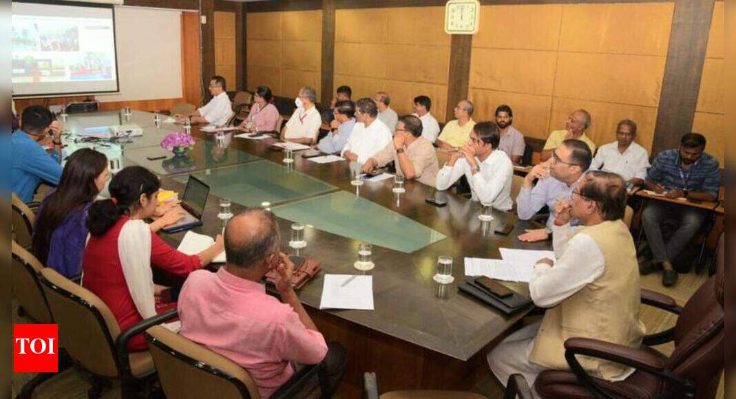 Shripad reviews progress of projects under Smart City | Goa News ...