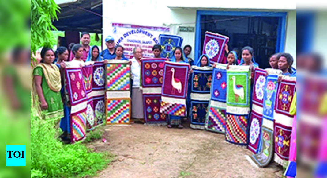 Soura: Tribal Women Learn The Art Of Weaving Tibetan Carpets ...