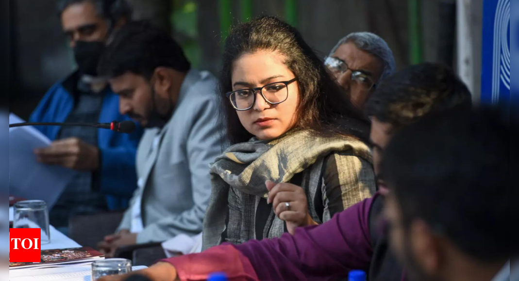 Safoora: JMI bans entry of 3 ex-students, including Safoora Zargar, for ...