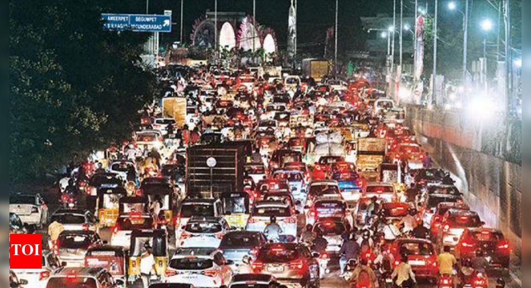 Shah: Security breach? Car comes in way of Amit Shah's cavalcade in ...