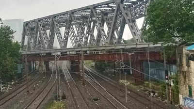 Western Railway completes work on second girder of Delisle road ...