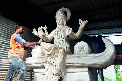 Kolhapur: Idols Prices Go Up In Busy Artisan Lanes Of Kolhapur City | Kolhapur News - Times of India