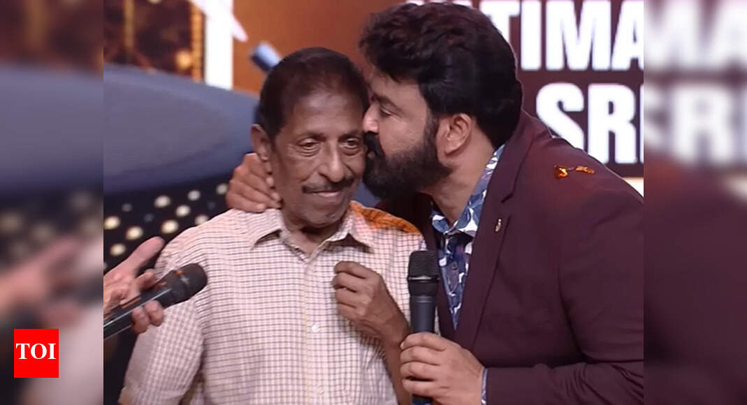 When Mohanlal gave Sreenivasan a peck on his cheek in 'Entertainment Awards 2022' - Times of India
