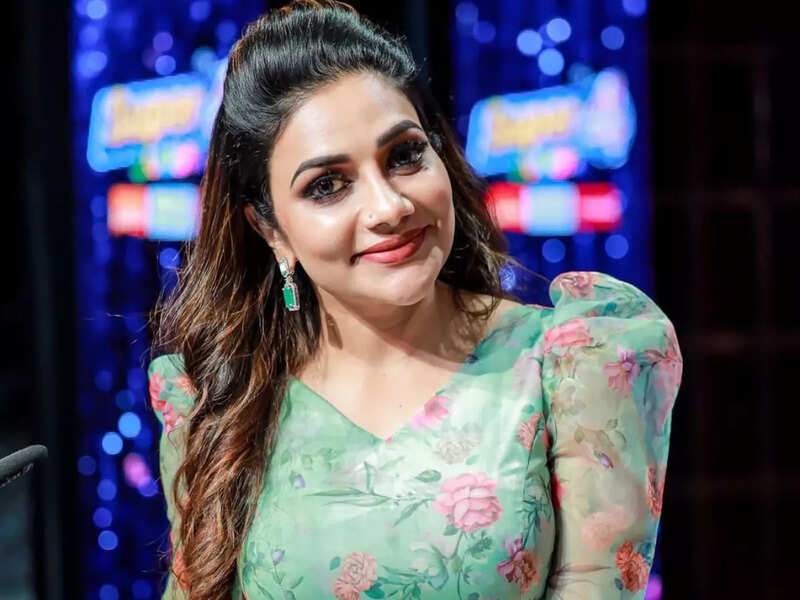 This is what Rimi Tomy’s daily diet looks like! | Malayalam Movie News ...