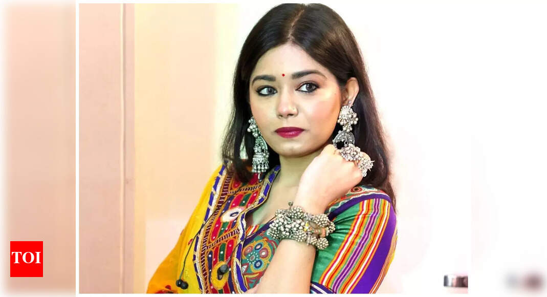 Rutvi Pandya to release non-stop Garba 'Rutvi Ni Ramzat' | Gujarati ...