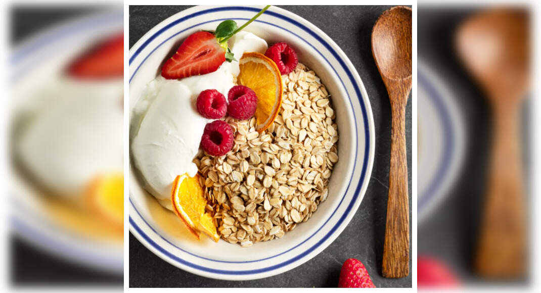 Creamy Berry Oats Bowl: How to make Creamy Berry Oats Bowl Recipe at ...