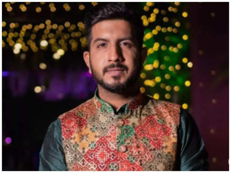 Jigardan Gadhavi makes the Melbourne audience groove with his Garba ...