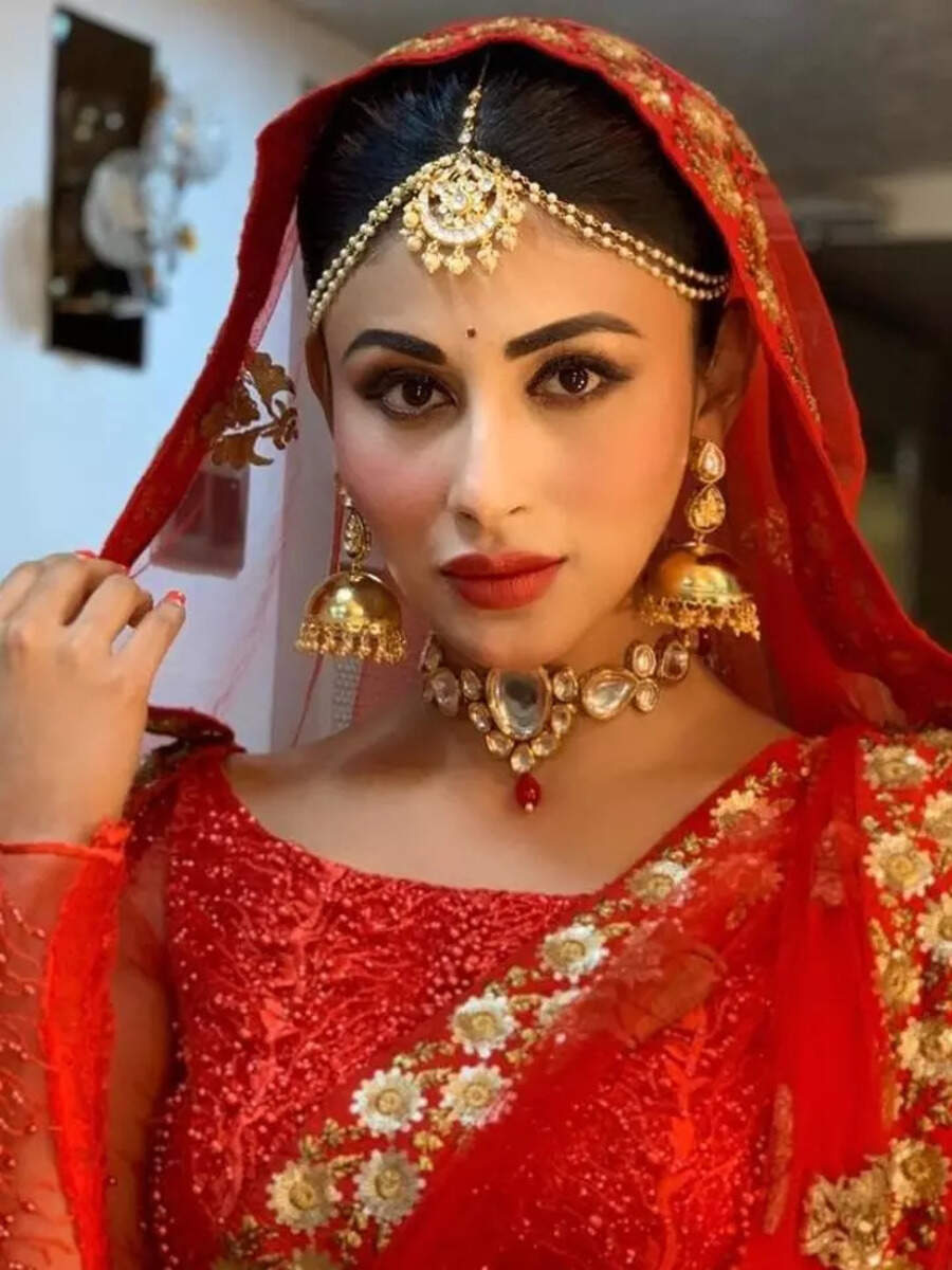 Mouni Roy's envious ethnic looks in red | Times of India