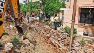 Noida: What caused wall cave-in? Probe panel plans to get expert ...