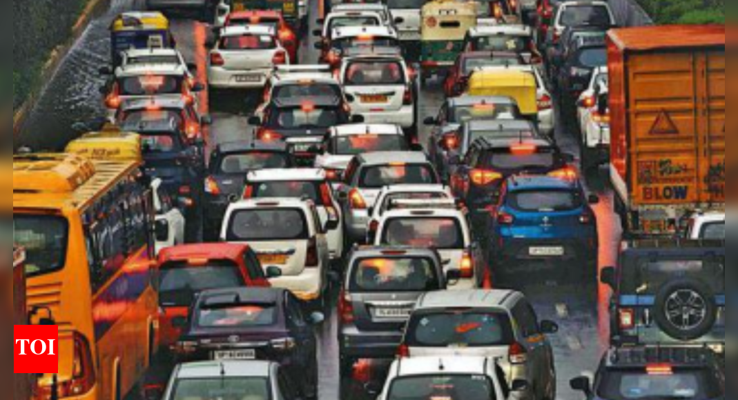 Uttar Pradesh: Traffic hit, cars crawl, trucks break down | Noida News ...