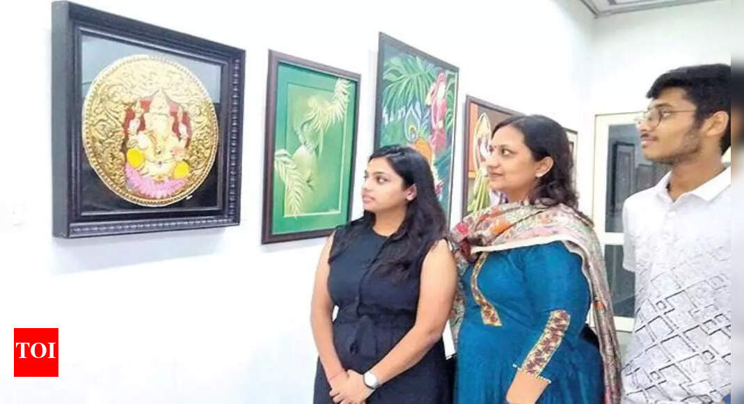 Art Exhibition On Lord Krishna, Ganesh Draws Visitors, Artists ...