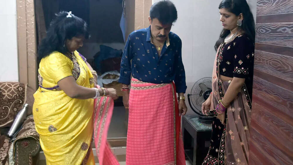 In pics: Men perform garba in saree in Gujarat | The Times of India