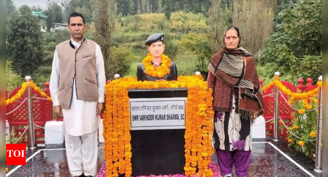 Army remembers its braveheart, unveils bust of Varinder Kumar Sharma in ...