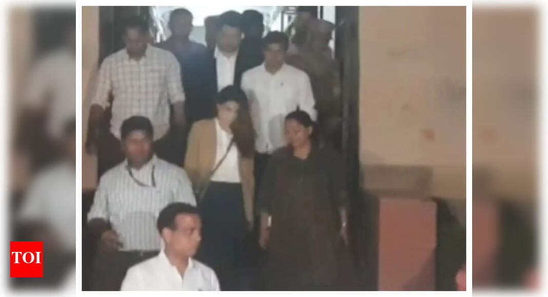 Rs 200 cr scam case: Jacqueline Fernandez appears before Delhi court ...