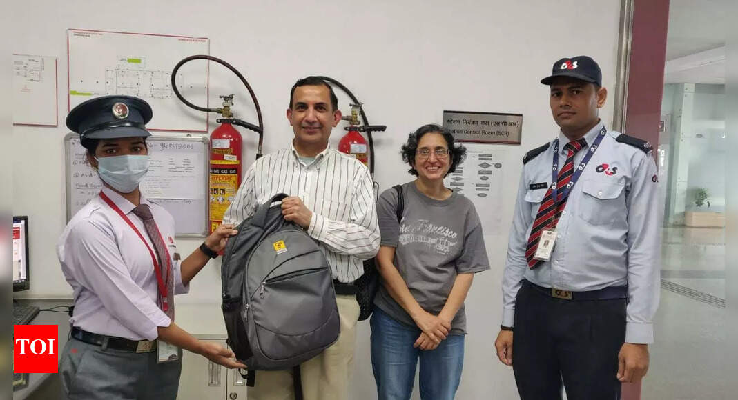 Uttar Pradesh: Alert metro staff returns $4,000 cash, valuables to NRI ...