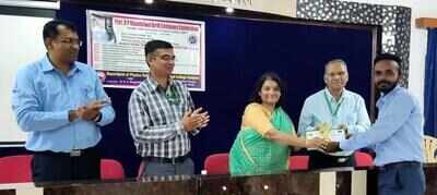 SK Porwal College, IAPT organize seminar competition for students ...