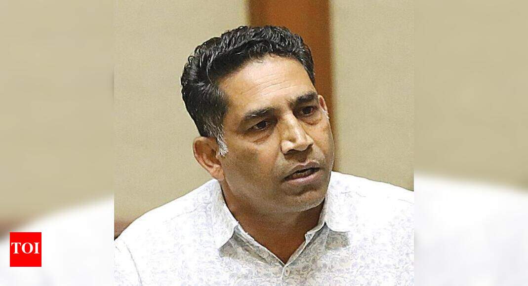 Gaude visits Banastarim market site | Goa News - Times of India