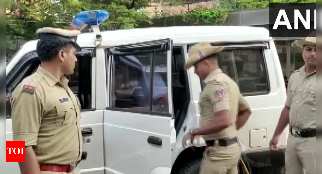 Karnataka: 50 PFI, SDPI activists picked up for questioning | Bengaluru News - Times of India