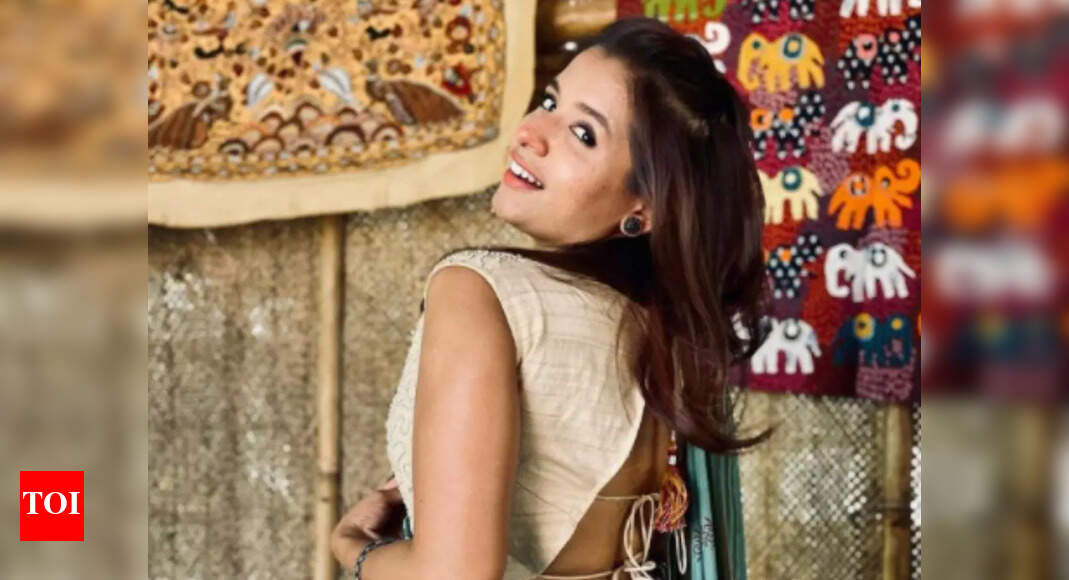 Singer Aishwarya Majmudar celebrates 1 Million followers on Instagram ...