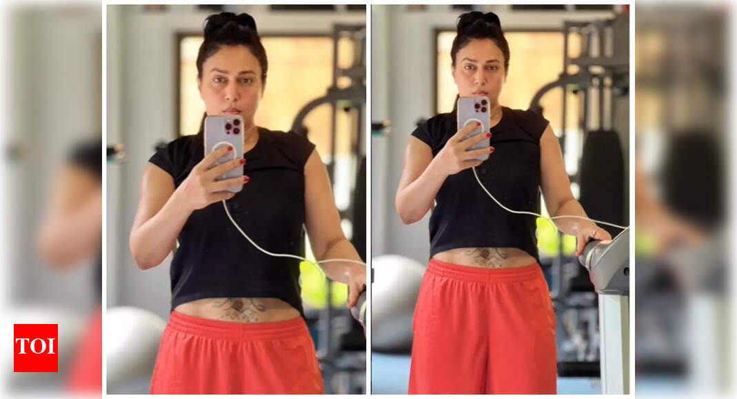 Pakkhi Hegde shows her belly tattoo in the latest mirror selfie from ...
