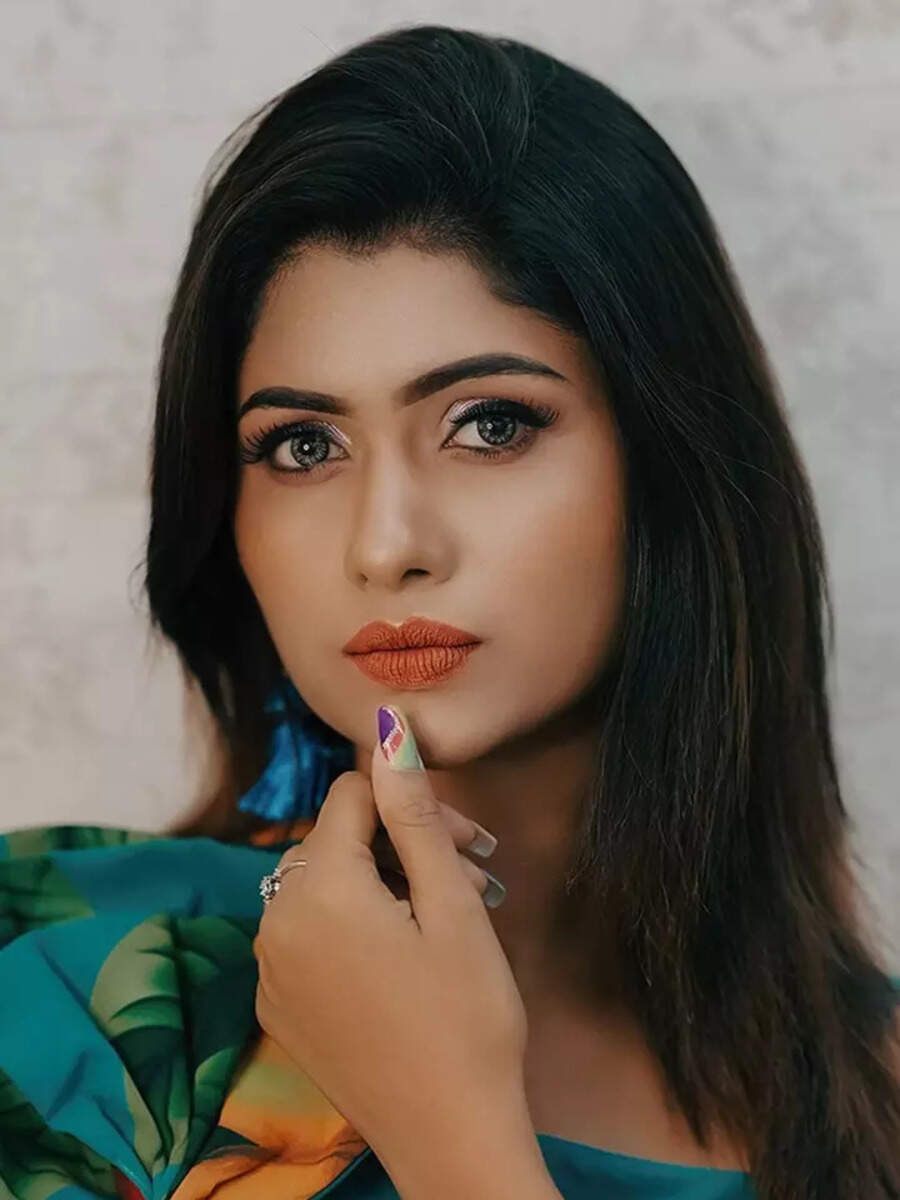 Kudumbavilakku's Ashwathy is a true blue diva | Times of India