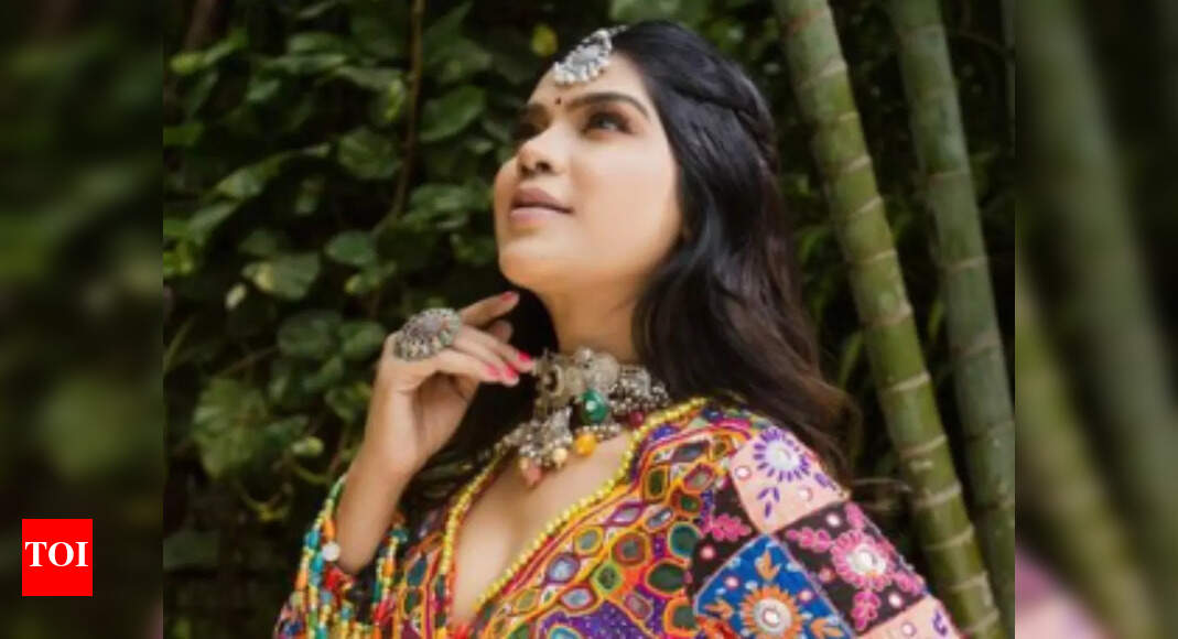 Khushi Shah's Navratri look in THIS video is a sight for the sore eyes | Gujarati Movie News ...