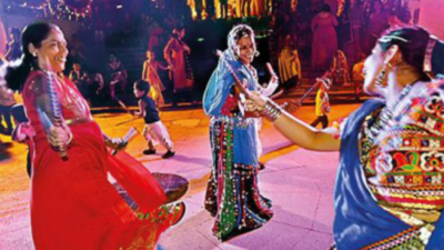 Put on your dance shoes as garba fever grips Pune | Pune News - Times ...