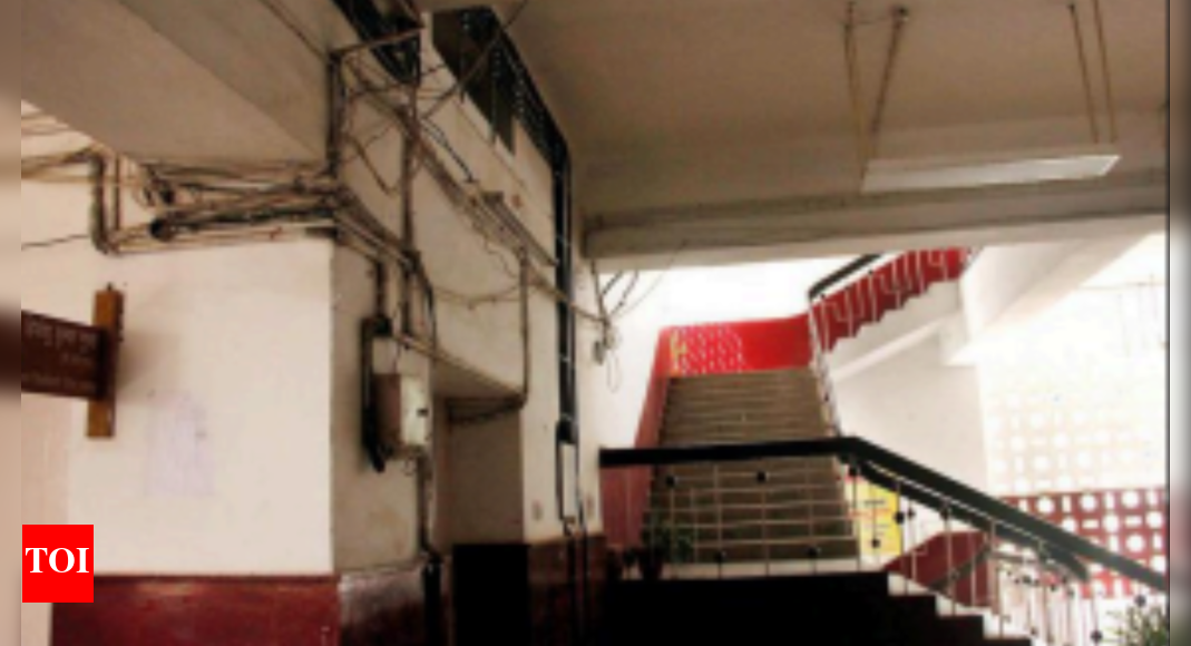 Lucknow: Collectorate building in Kaiserbagh ill-equipped to tackle ...