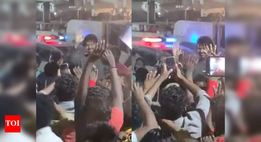 After the lathi charge controversy, Thalapathy Vijay waves at fans ...
