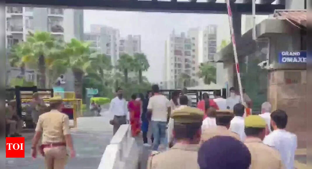 Shrikant Tyagi case: Tyagi community members protest outside Noida ...