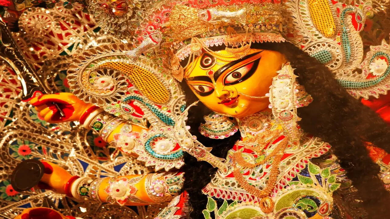 Durga Puja: Chant these Powerful Mantras of Maa Durga during Navratri Durga Puja: Chant these Powerful Mantras of Maa Durga during Navratri