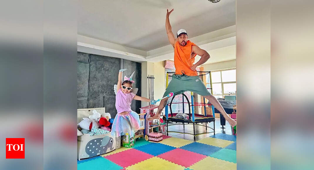 Soha Ali Khan and Kunal Kemmu share cute pictures of Inaaya Naumi Kemmu ...