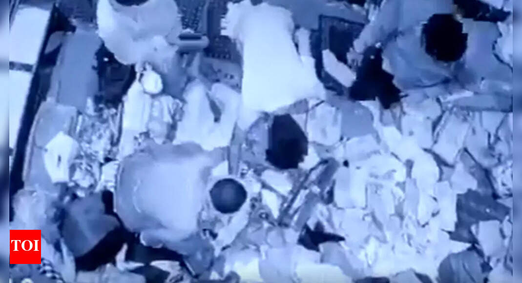 Uttar Pradesh: Robbers pin down cloth merchant at gunpoint in Baghpat ...