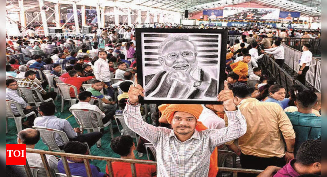 Kathak, Garba And Rose Petals Greet Modi On His Roadshows | Surat News ...