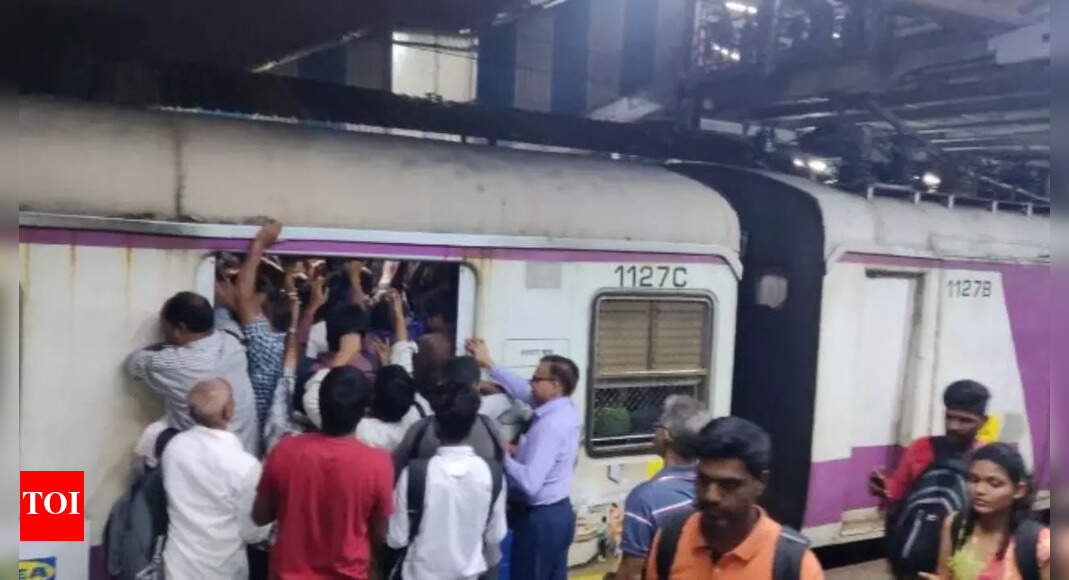 Maharashtra: Train jumps red signal at Thane, causes major disruption ...