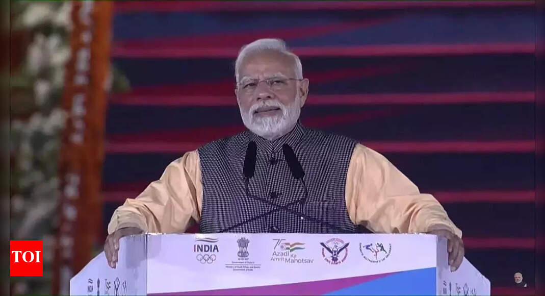 Pm Modi: PM Modi ditches mic, follows 10pm loudspeaker norm at Abu Road ...