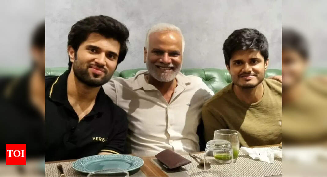 Actors Vijay and Anand Deverakonda click a sweet family picture with ...