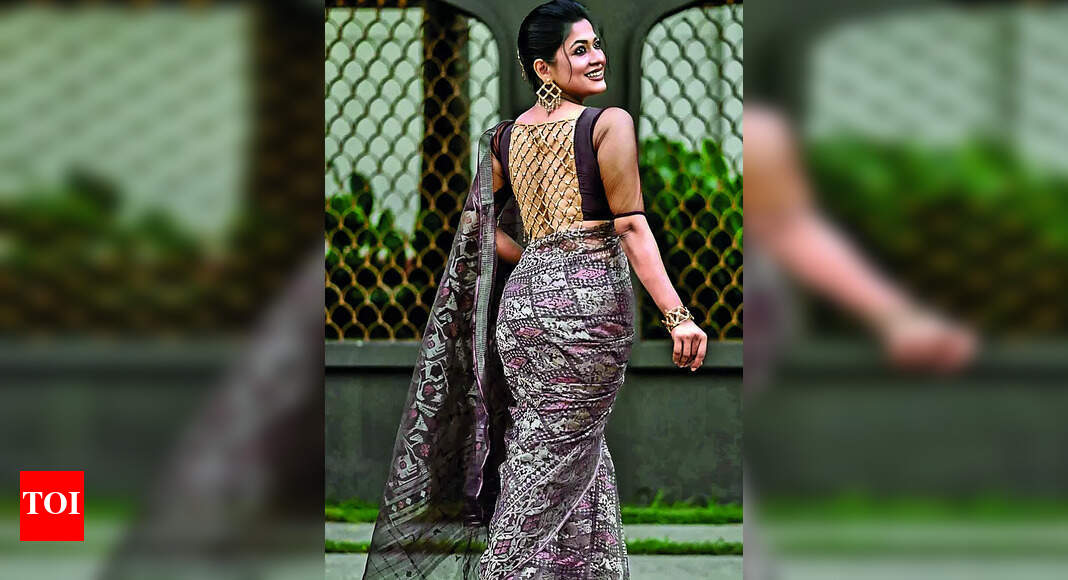 I really wanted to come to Kolkata during Pujo this year, says Azmeri ...