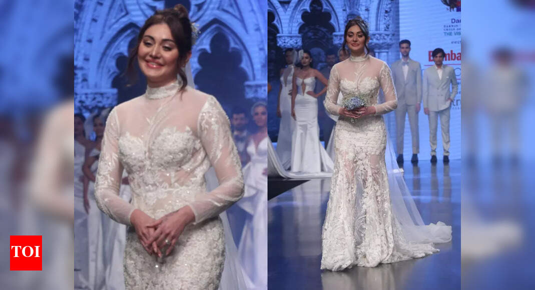 'Kaanta Laga' girl Shefali Jariwala is a vision in white at BTFW 2022 ...