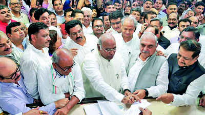 Congress: Tharoor vs Kharge: Differences among Kerala leaders on Congress prez poll | India News ...