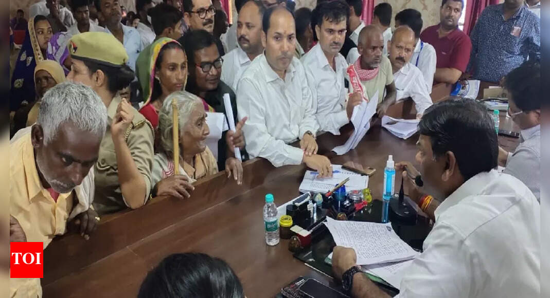 World Senior Citizen Day: Lucknow DM orders 6 quintal of food grains ...