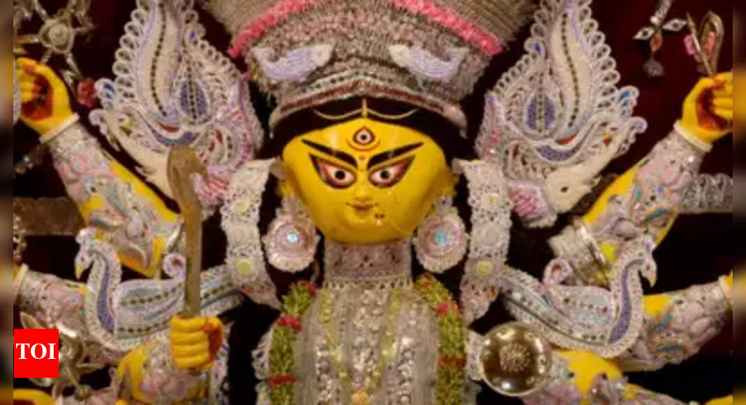 Classic bhog dishes draw Bengalis to Durga Puja pandals in western ...