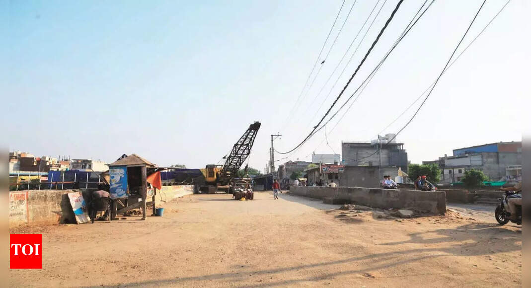 Buddha Nullah: Bridge Over Buddha Nullah Gets Caught In Land ...