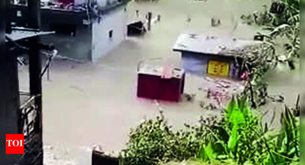 IMD red alert for rains in Uttarakhand, advises against travel and treks | Dehradun News - Times ...