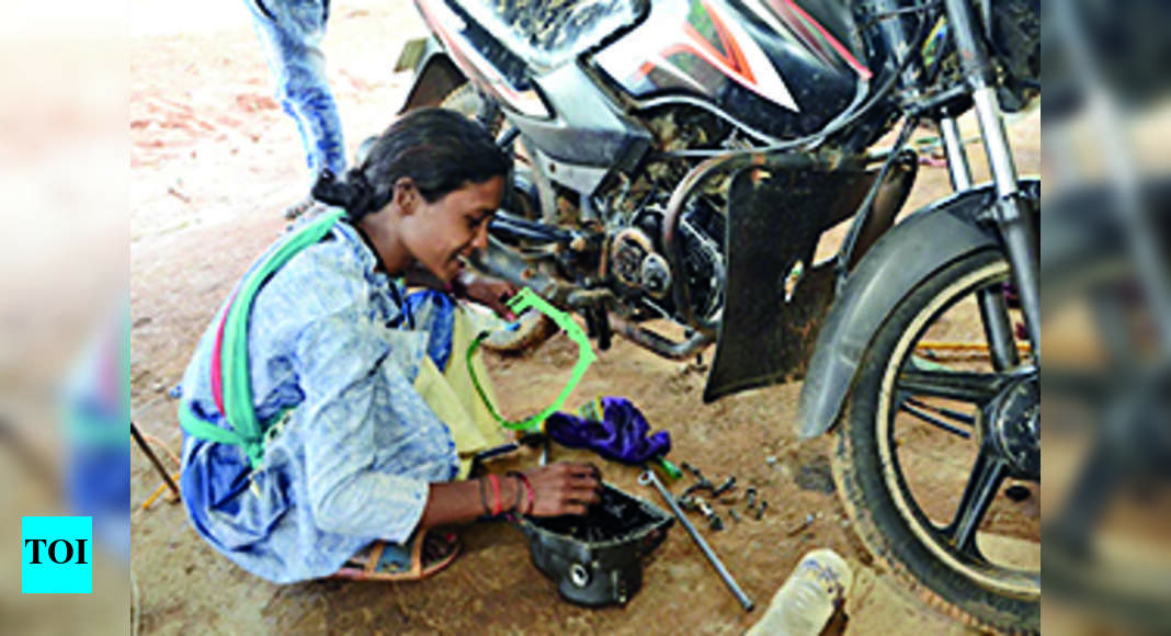 Gender: Meet Chhattisgarh’s First Tribal Woman Mechanic | Raipur News ...