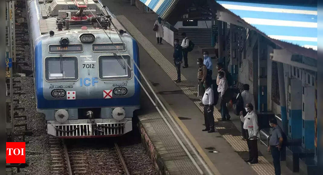 Borivli: Commuters Of Cancelled Borivli Ac Train Protest; Wr Promises ...